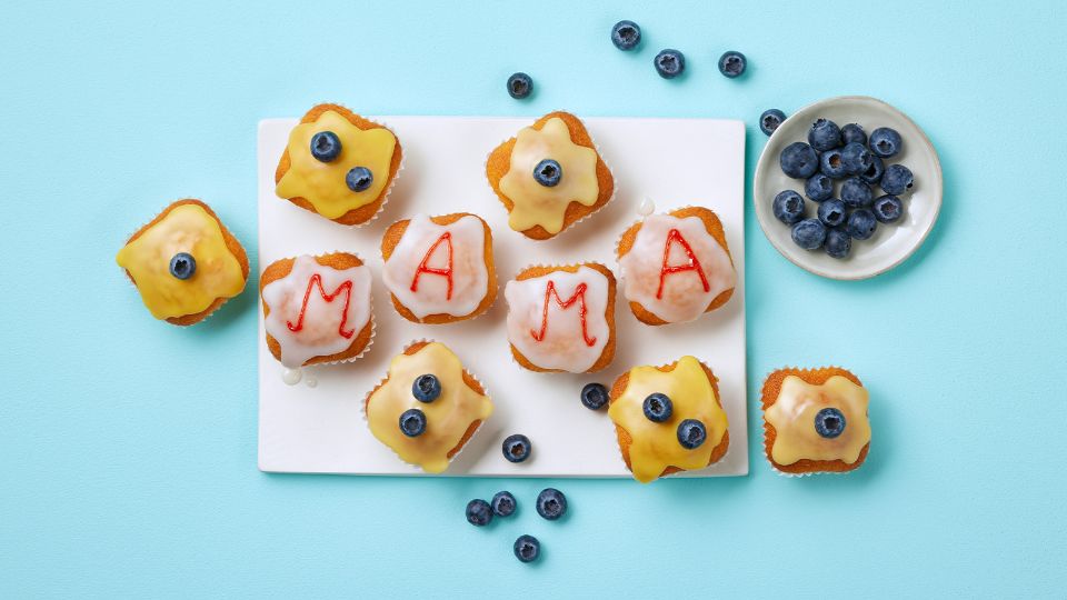 Muttertag: Einfaches Gebäck selber dekorieren | Famigros