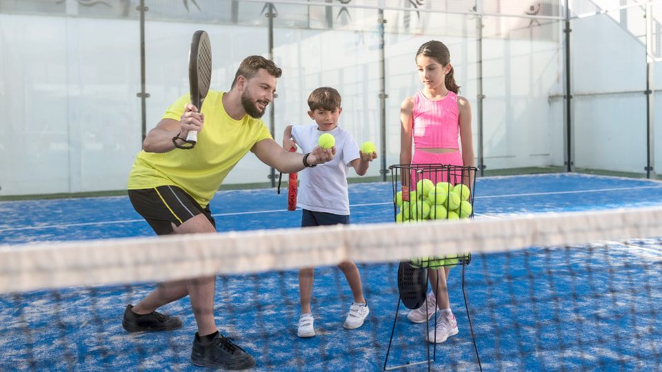Besonderheiten und Regeln des Trendsports Padel | Famigros