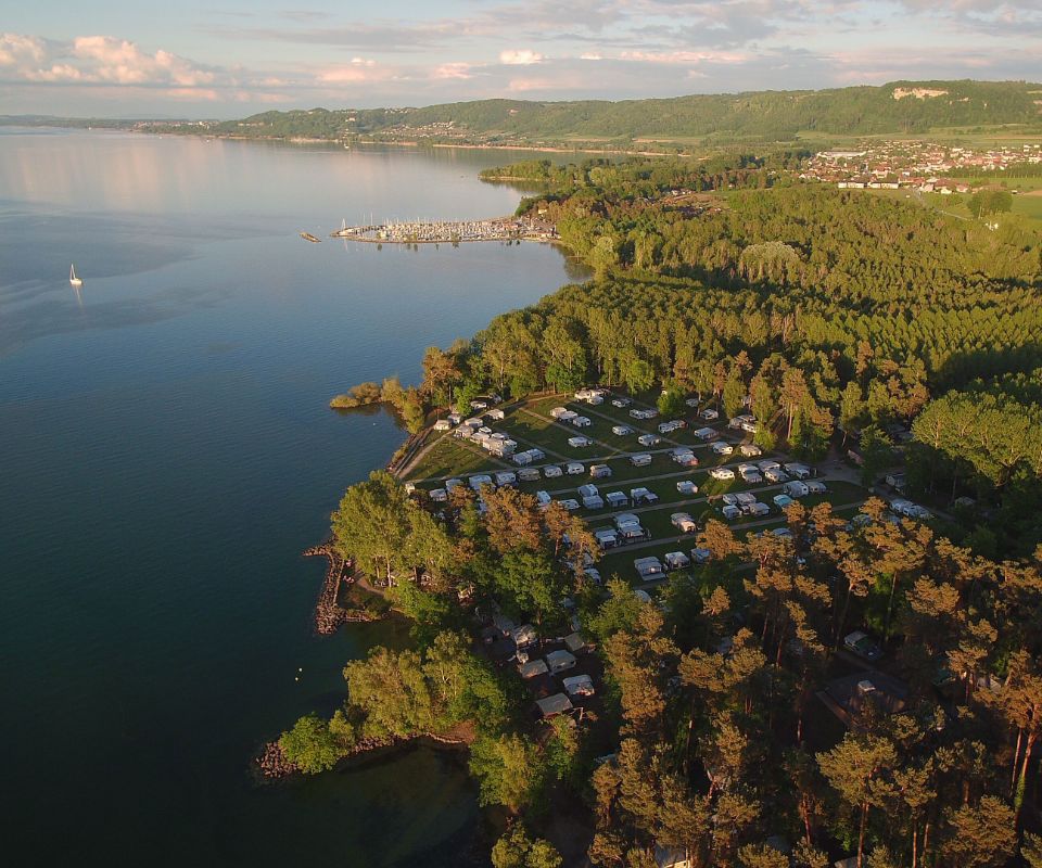 Camping VD8 à Cheseaux-Noréaz | Famigros