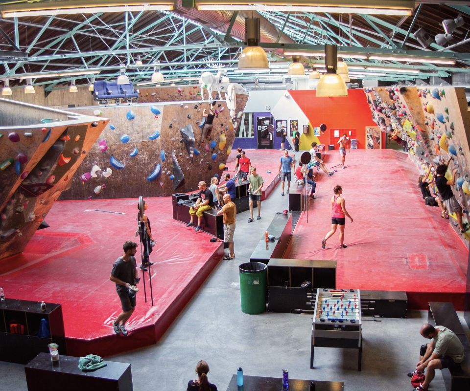 Familien-Kletterland in der Minimum Boulderhalle Zürich | Famigros