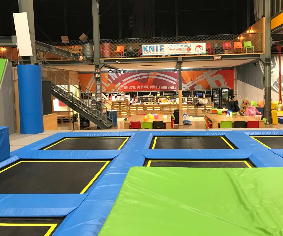 Halle de trampoline géniale: BounceLab Rüti | Famigros