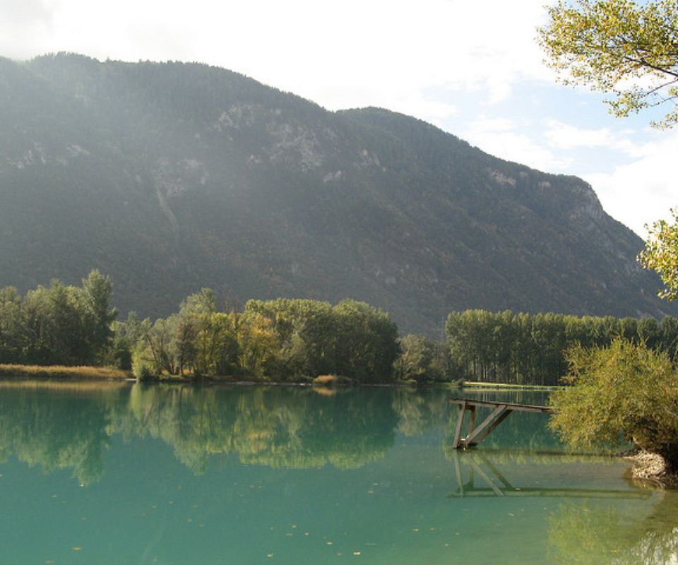 Le plaisir de la baignade en Valais au lac de la Brèche | Famigros
