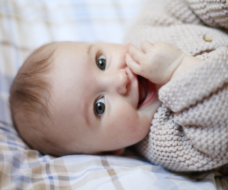 Rund ums Zahnen bei Babys: Alle Tipps | Famigros