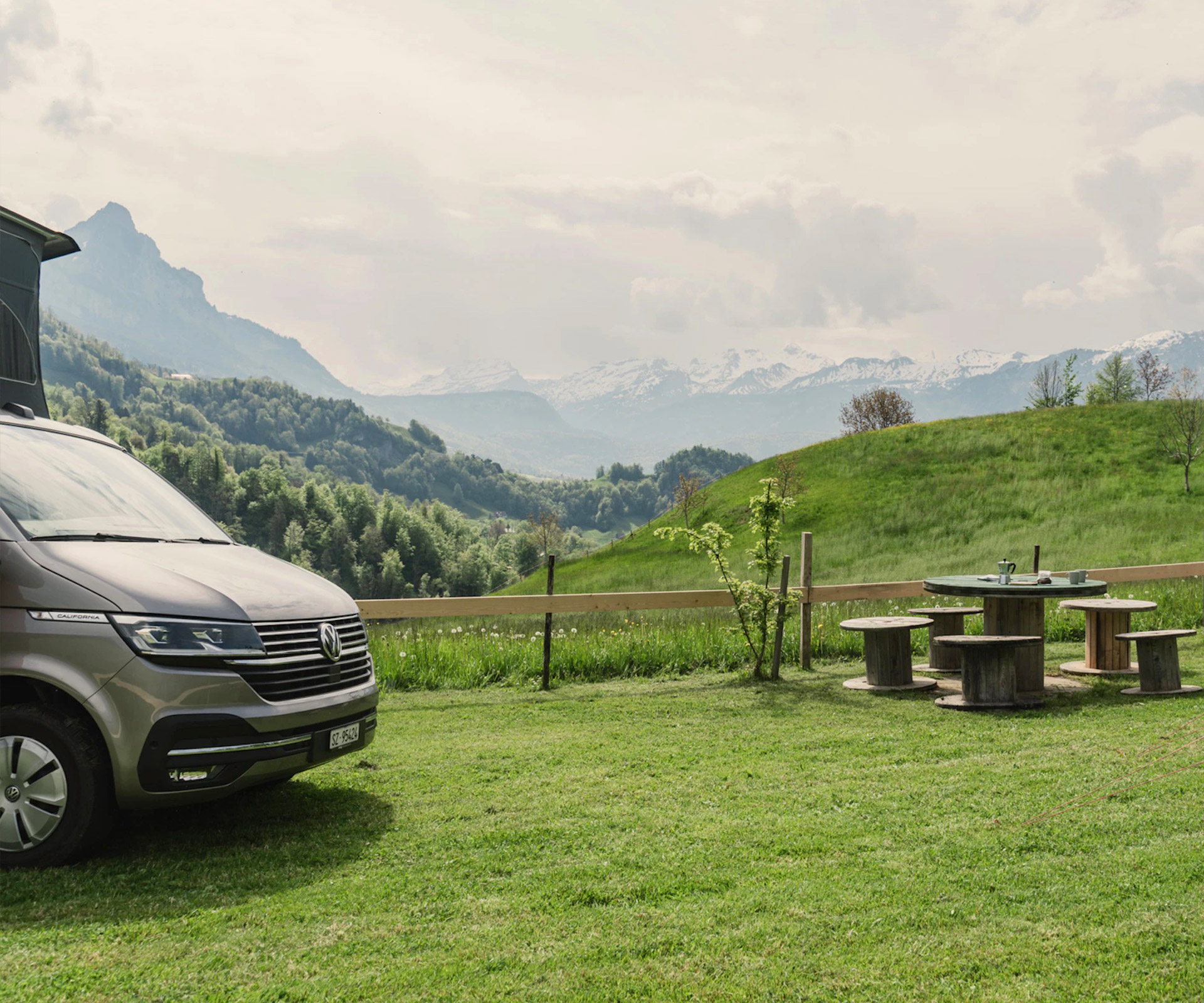 Nomady Camp Bergblick bei Steinen in Schwyz | Famigros