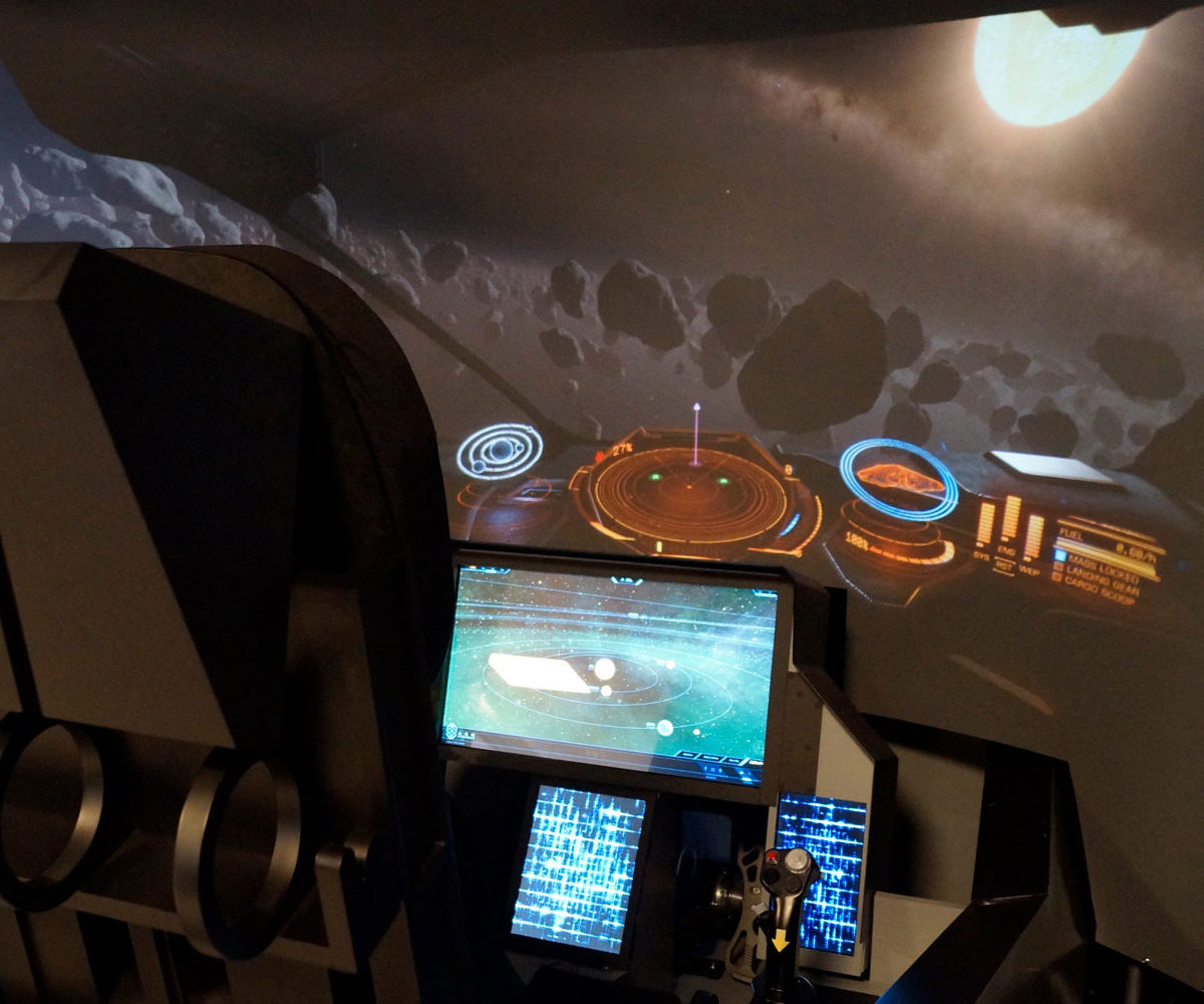 Ausflug ins All mit Fly & Race Simulations, dem Weltraumsimulator ...